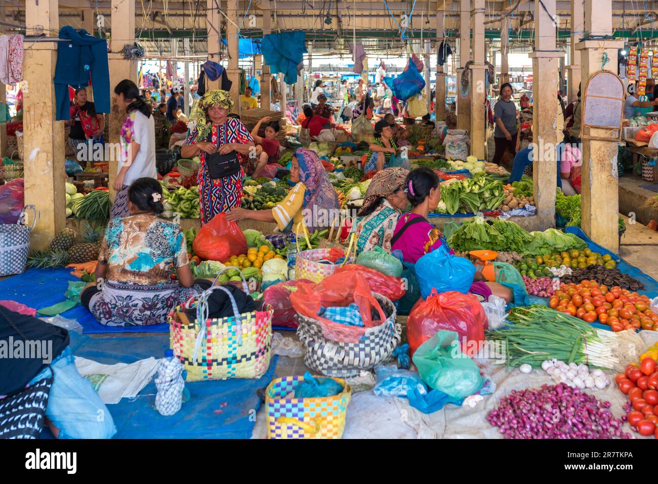 Weekly farmers market in the capital of the Toba Batak on Samosir ...