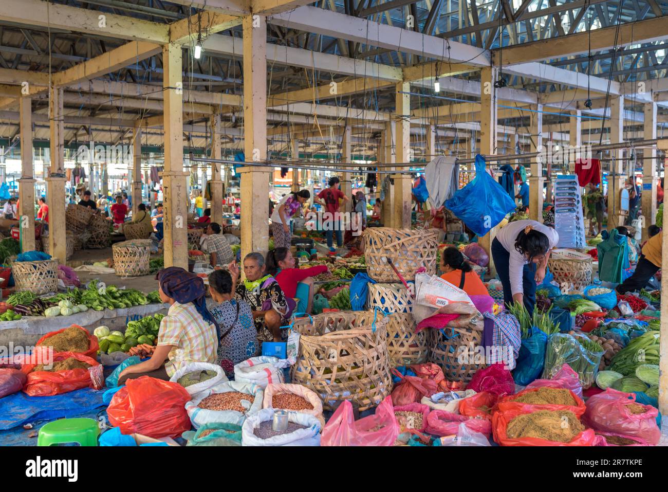 Weekly farmers market in the capital of the Toba Batak on Samosir ...