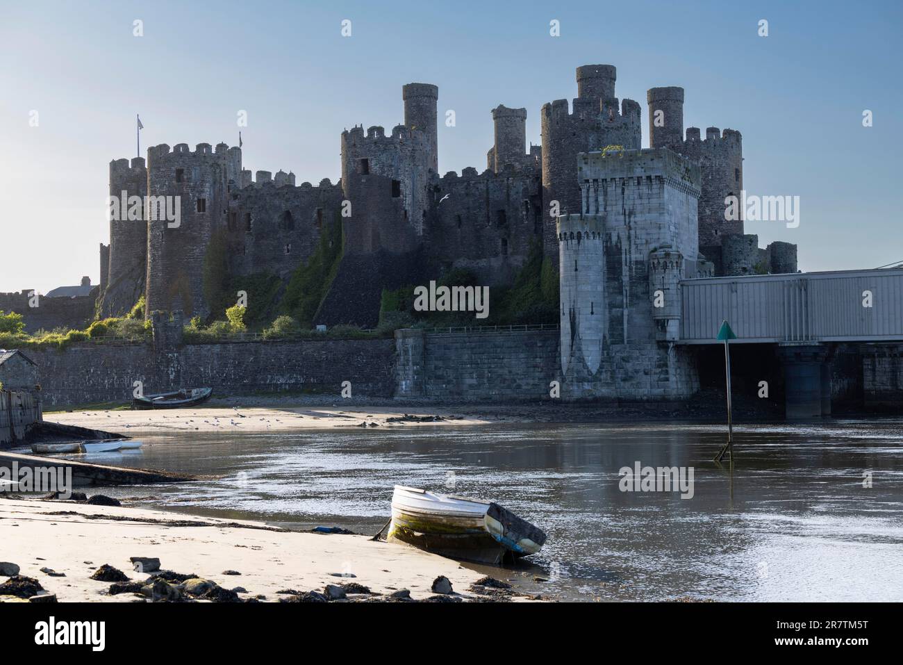Conwy Castle and Telford Suspension Bridge, ancient castle and ...