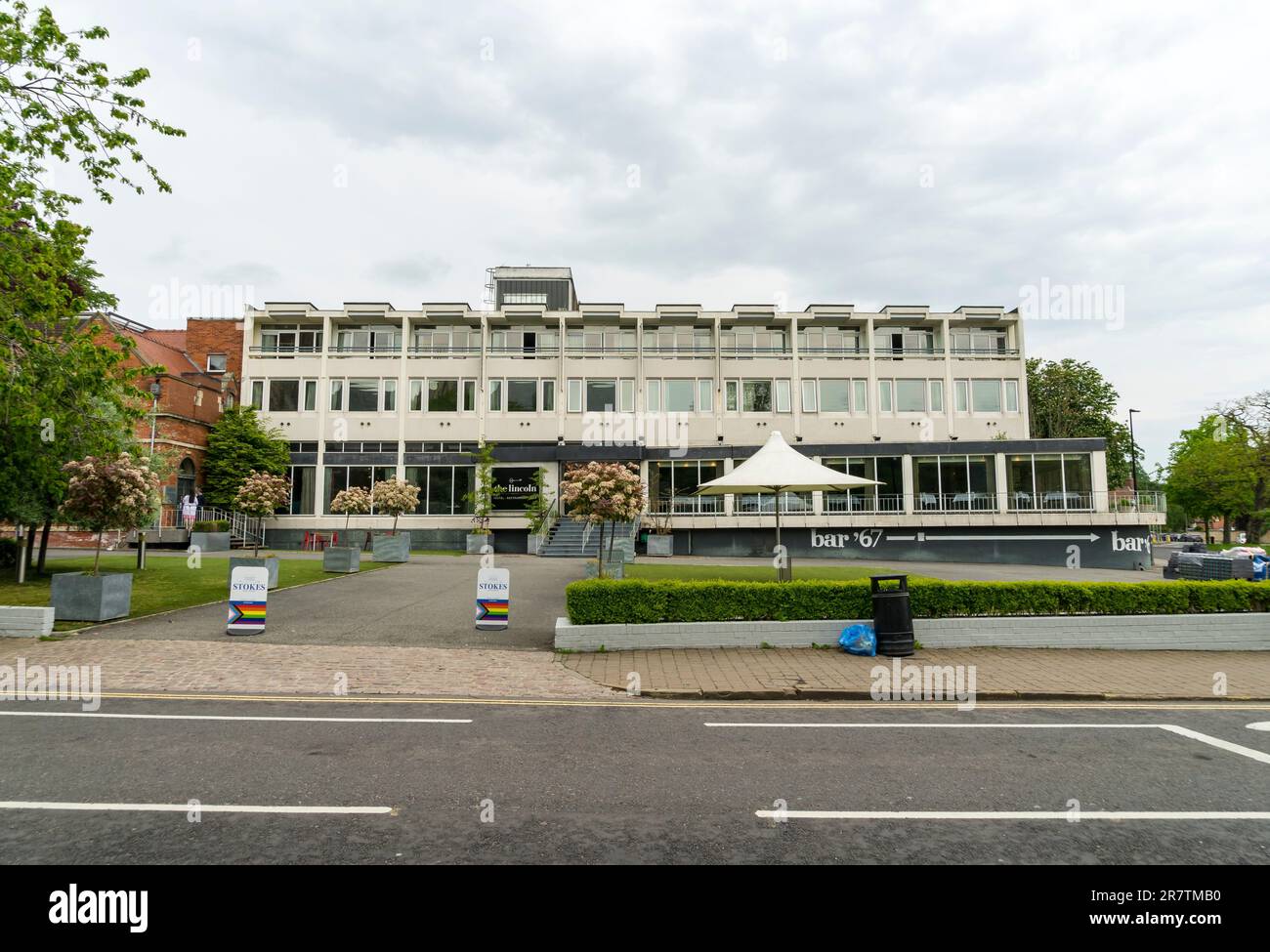 The Lincoln Hotel and restaurant with bar, Eastgate, Lincoln City ...