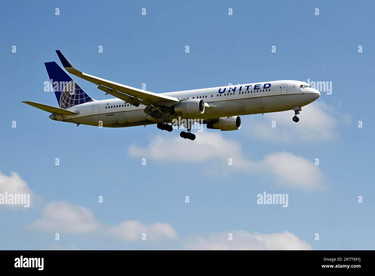 American airlines boeing 767 300 aircraft hi-res stock photography and ...