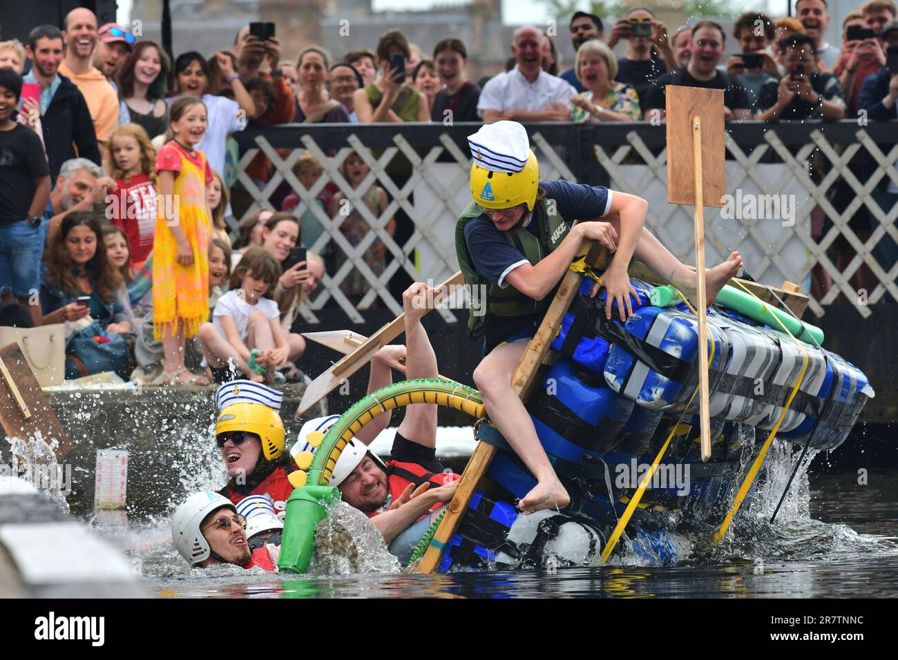 Canal festival edinburgh hi-res stock photography and images - Alamy