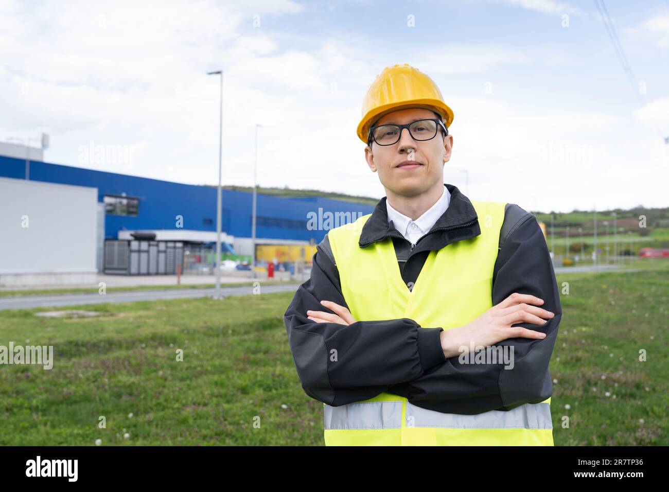 Portrait builder in yellow helmet hi-res stock photography and images ...