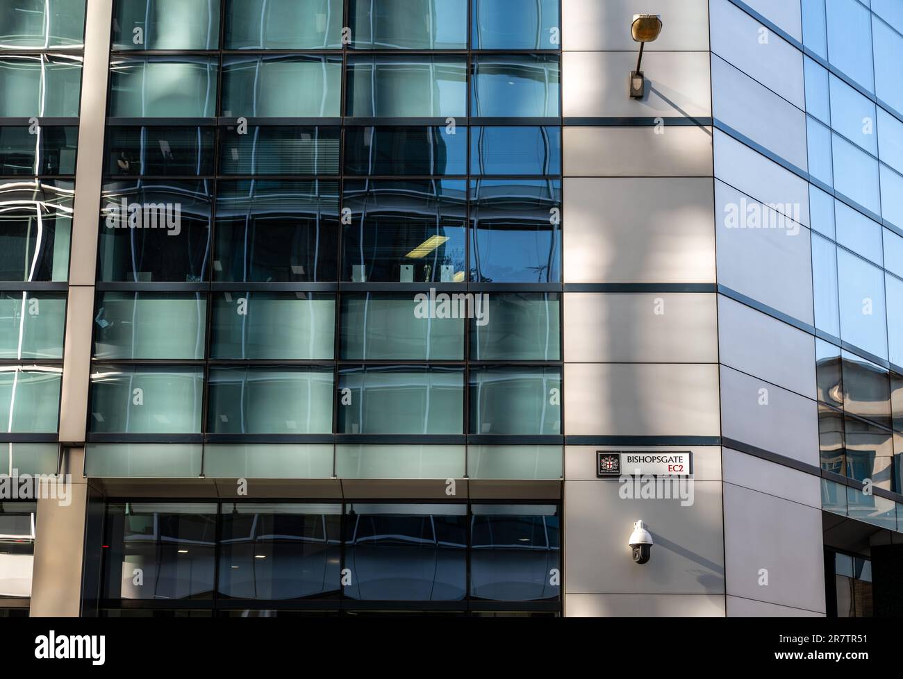 London, UK: An office building on Bishopsgate in the City of London ...