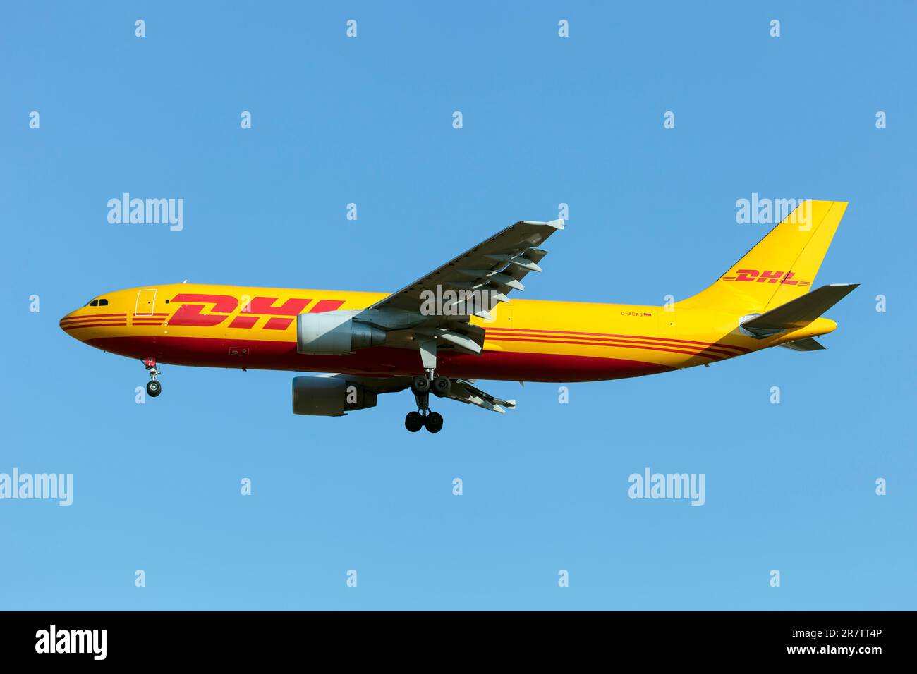 A DHL (European Air Transport) Airbus 300-600F landing at Frankfurt ...