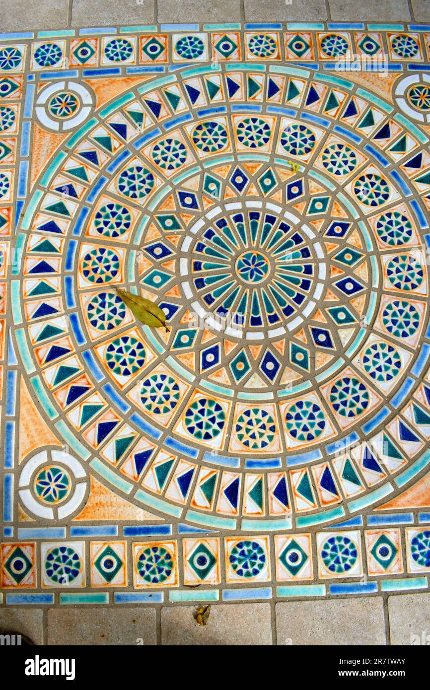 Circular tiles hi-res stock photography and images - Alamy