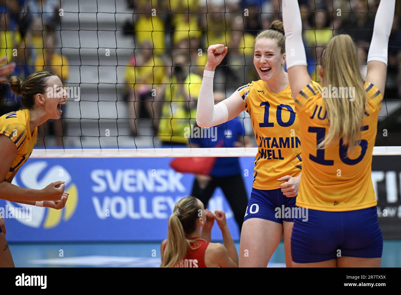 Lund, Sweden. 17th June, 2023. LUND, SWEDEN 20230617Sweden's Julia Nilsson (L), Isabelle Haak (C ...