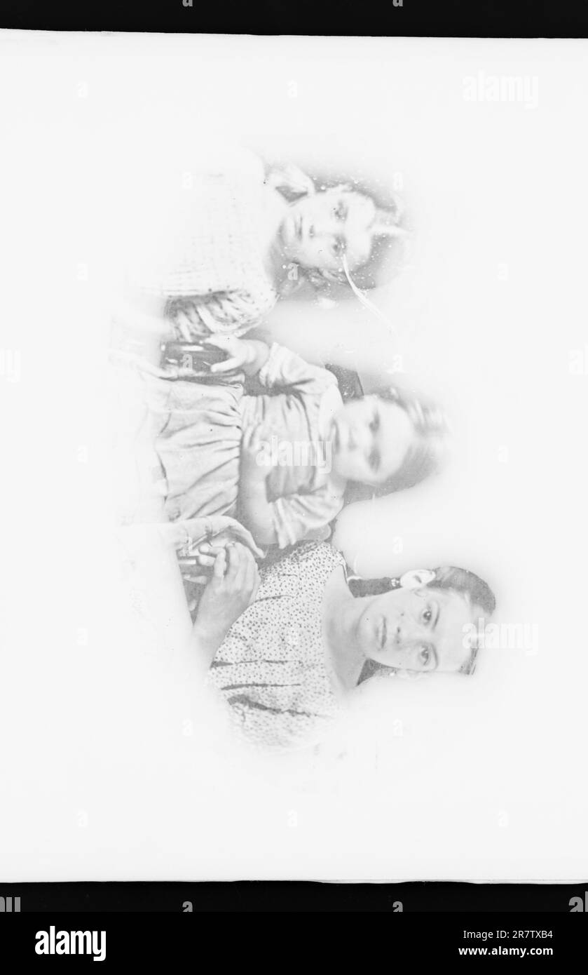 Costume girls 1860s hi-res stock photography and images - Alamy