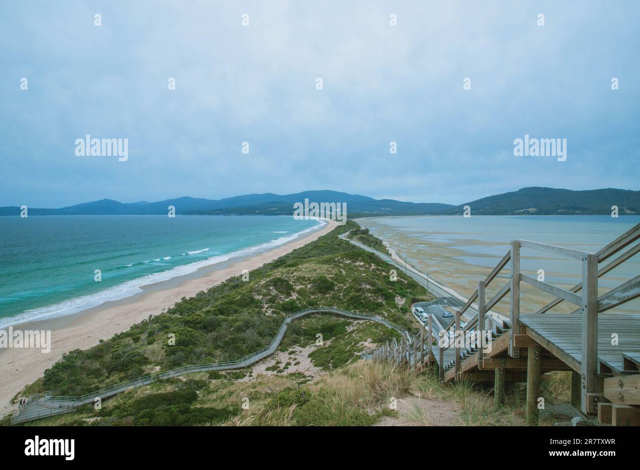 A scenic walking path leading to a pristine beach Stock Photo - Alamy