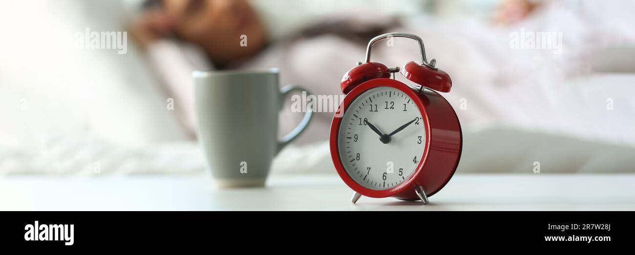 10 o clock sleeping hi-res stock photography and images - Alamy