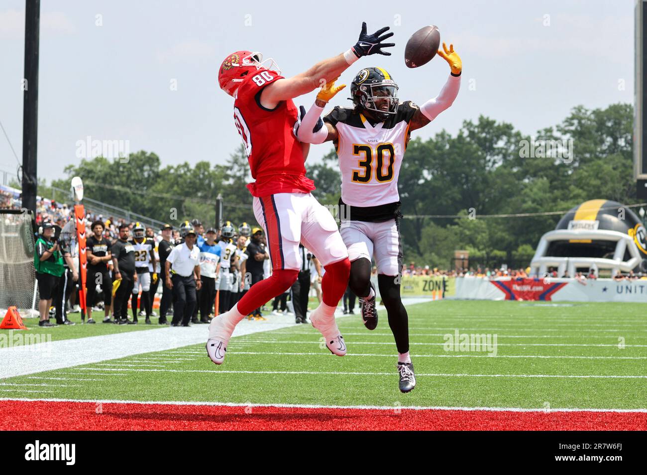 CANTON, OH - JUNE 17: Pittsburgh Maulers cornerback Mark Gilbert (30 ...
