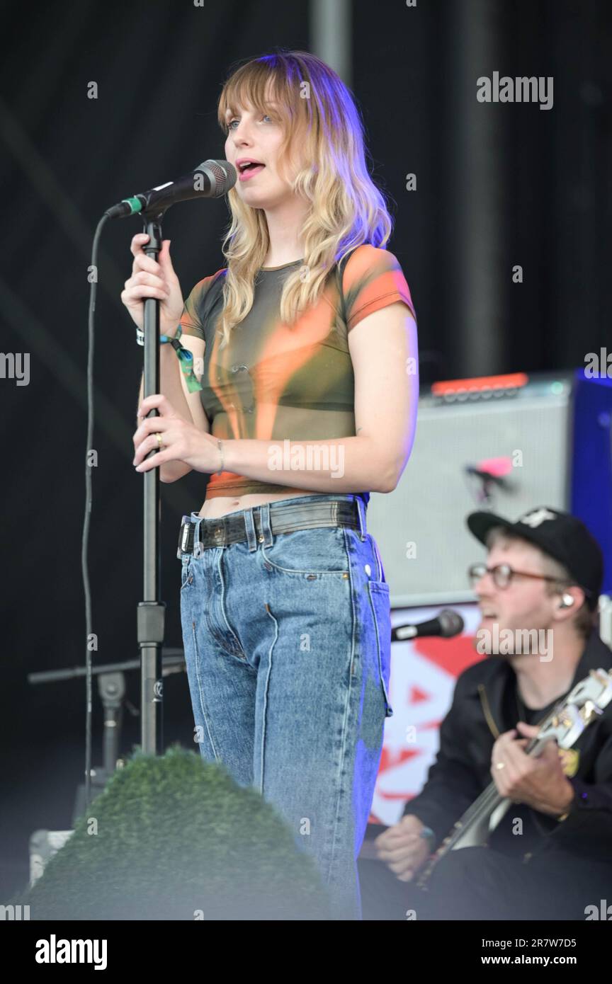 Zoe manville hi-res stock photography and images - Alamy