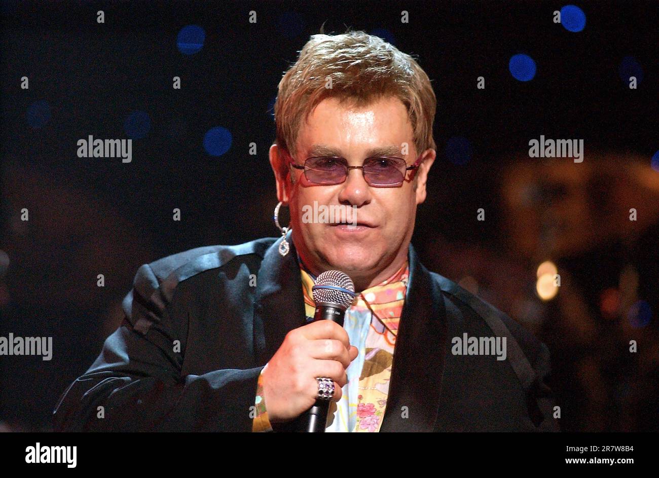 Elton john on stage hi-res stock photography and images - Alamy