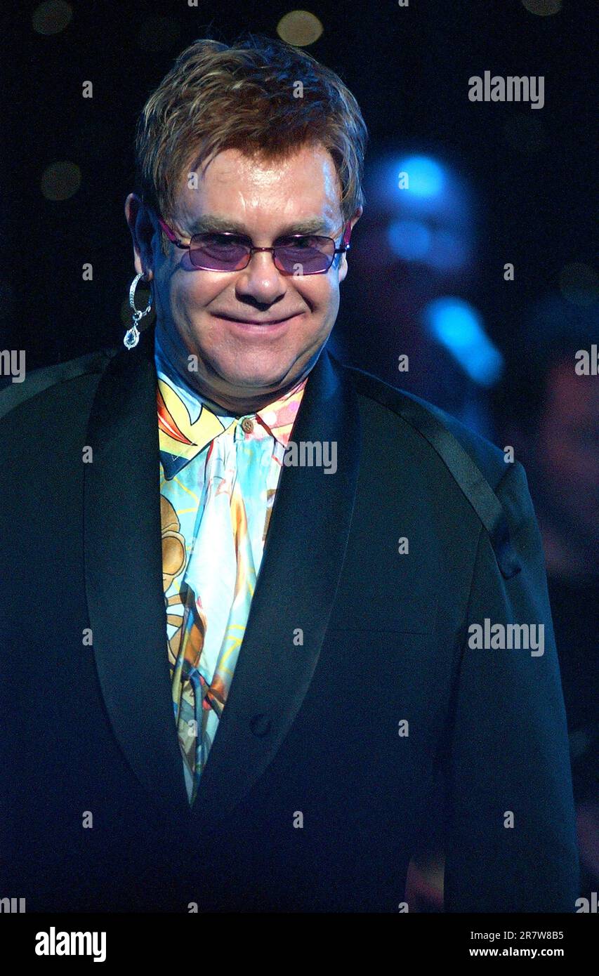 Elton john on stage hi-res stock photography and images - Alamy