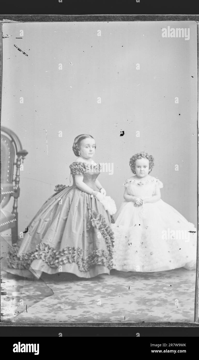 Lavinia Stratton and Minnie Warren c. 1860-1870 Stock Photo - Alamy
