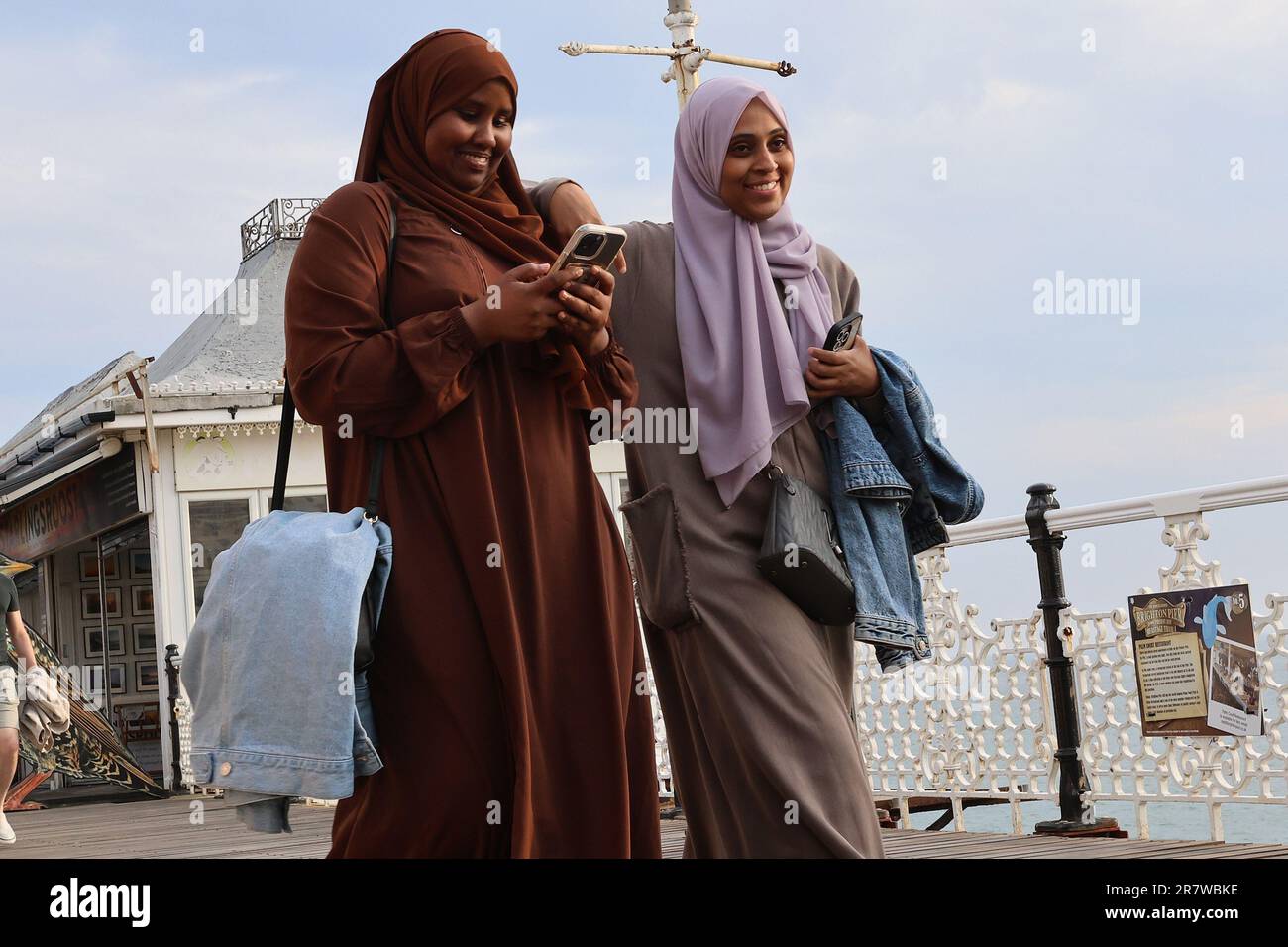 Uk muslim women hi-res stock photography and images - Alamy