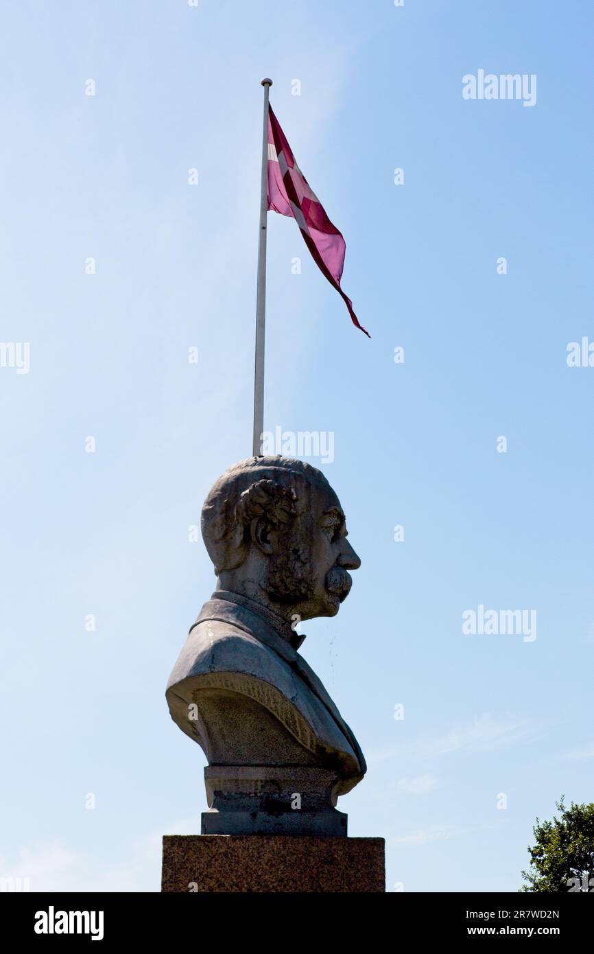 A high-resolution close-up shot of a white marble statue depicting King ...