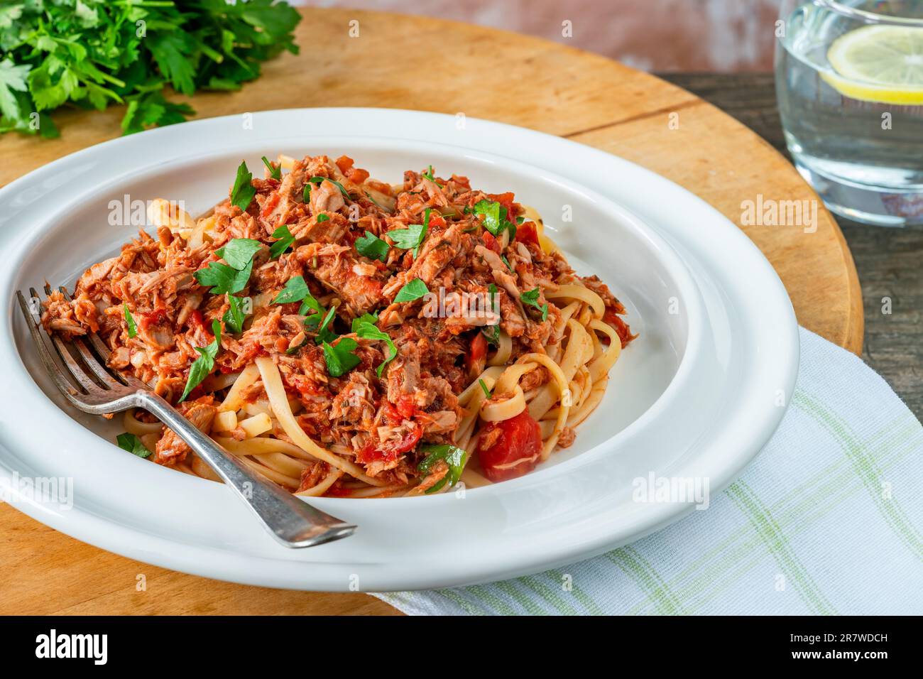 Chilli tuna with linguine pasta Stock Photo - Alamy
