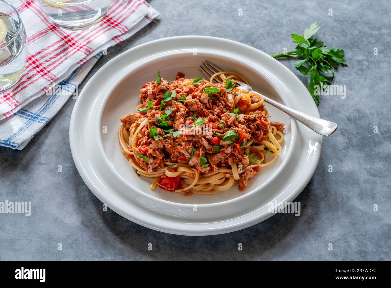 Chilli tuna with linguine pasta Stock Photo - Alamy