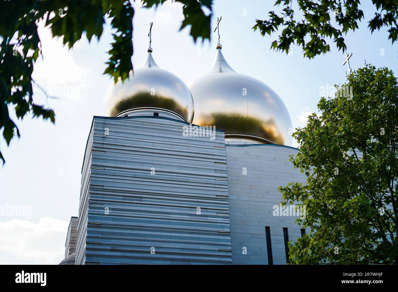 Mosque front angle view hi-res stock photography and images - Alamy