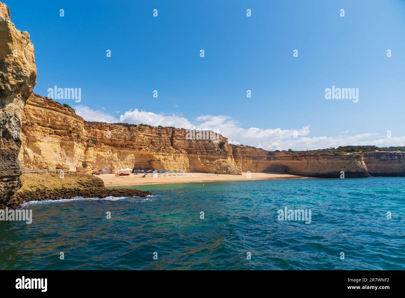 Malhada do Baraco beach,on the cliffs of the Algarve Stock Photo - Alamy