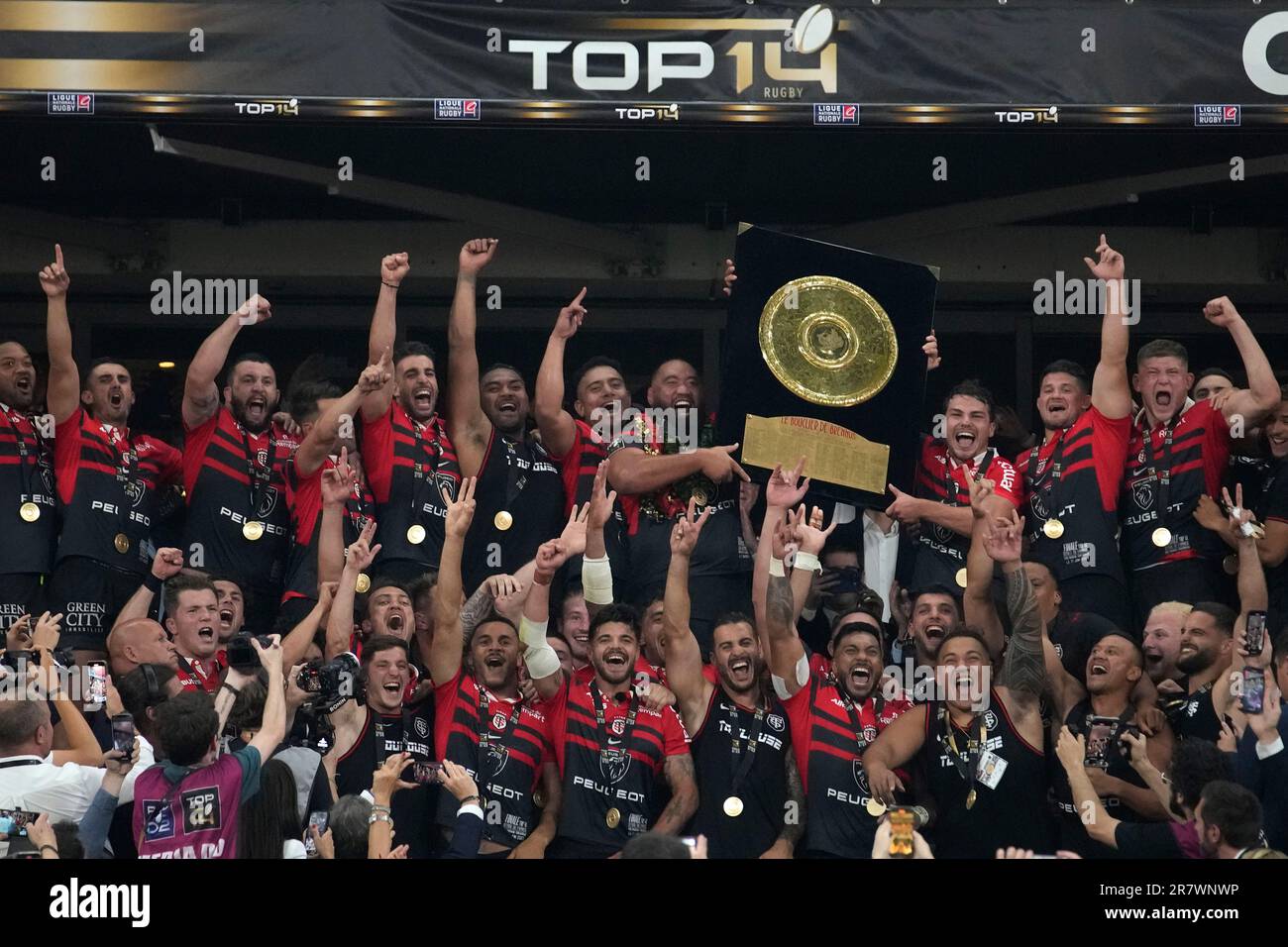 Toulouse's players celebrate with the bouclier de Brennus trophy after ...