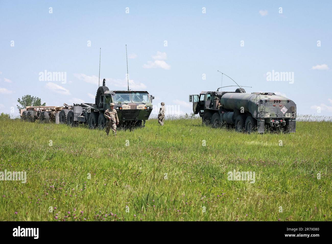 Load handling system hi-res stock photography and images - Alamy
