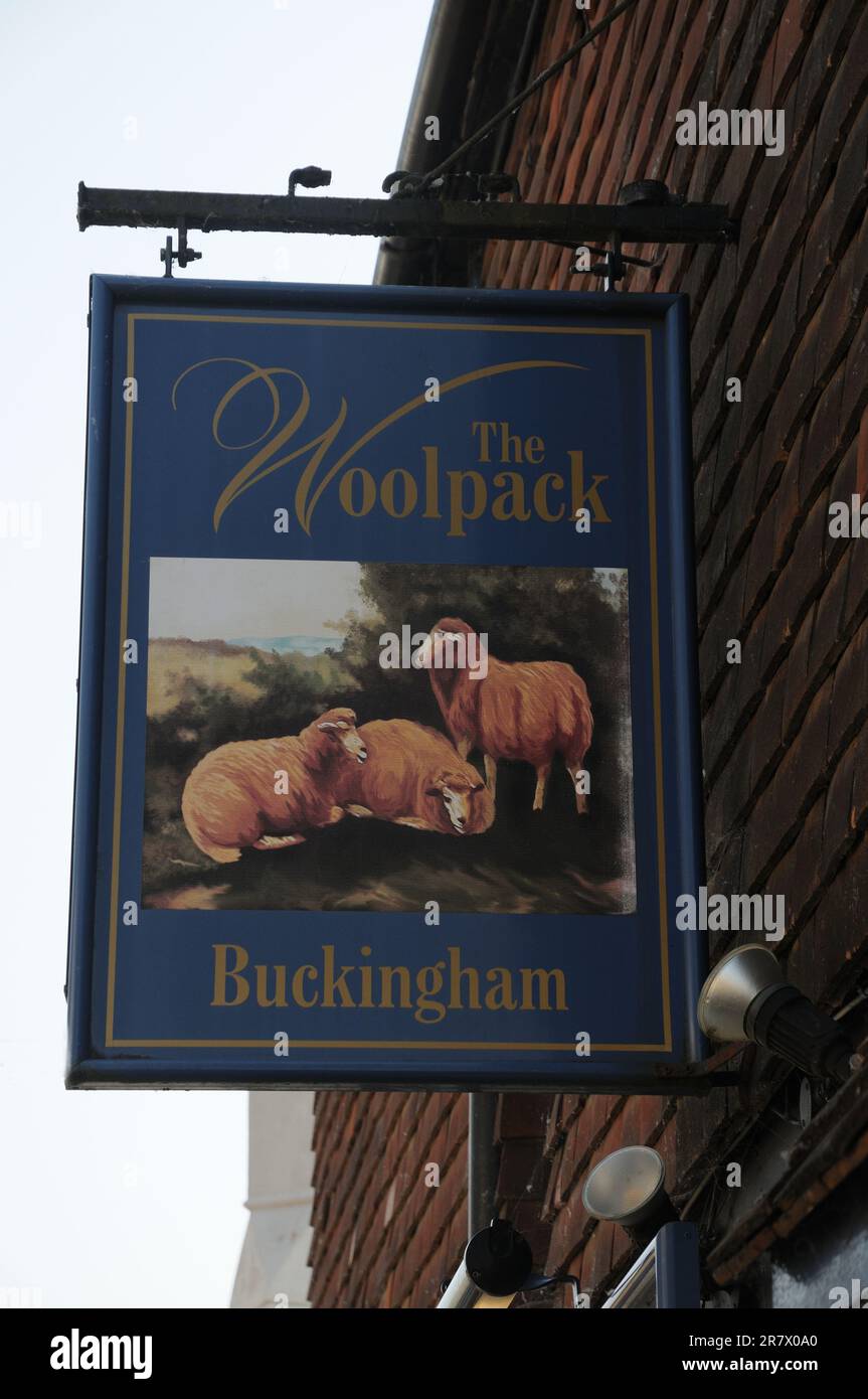 The Woolpack Sign, Buckingham, Buckinghamshire Stock Photo - Alamy