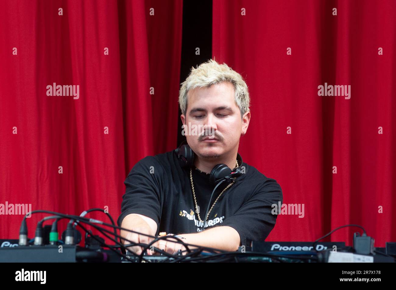 Rap producer hi-res stock photography and images - Alamy