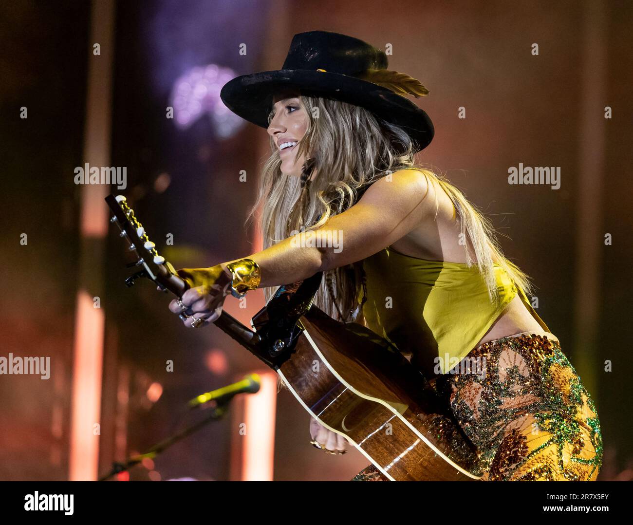 Lainey wilson performs hi-res stock photography and images - Alamy