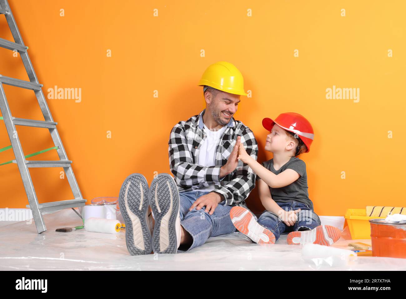 Father son repair tools hi-res stock photography and images - Alamy