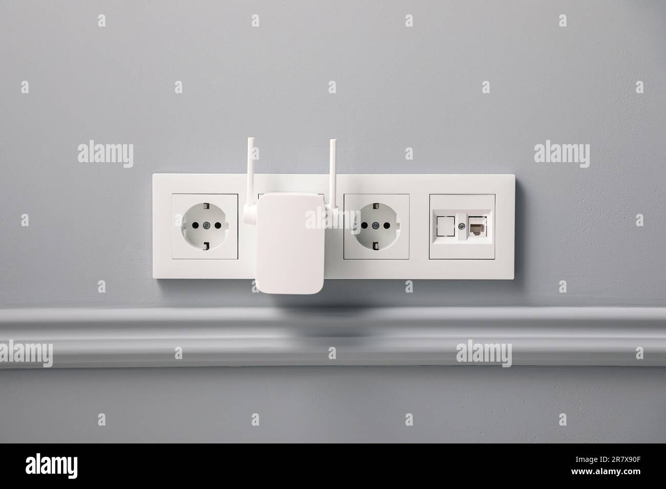 Wireless network home range hi-res stock photography and images - Alamy