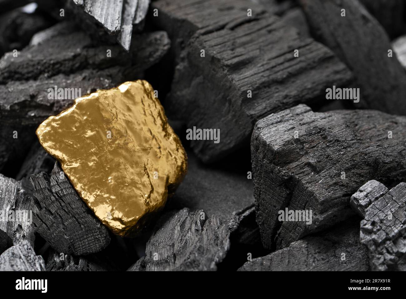 Shiny gold rock closeup view hi-res stock photography and images - Alamy