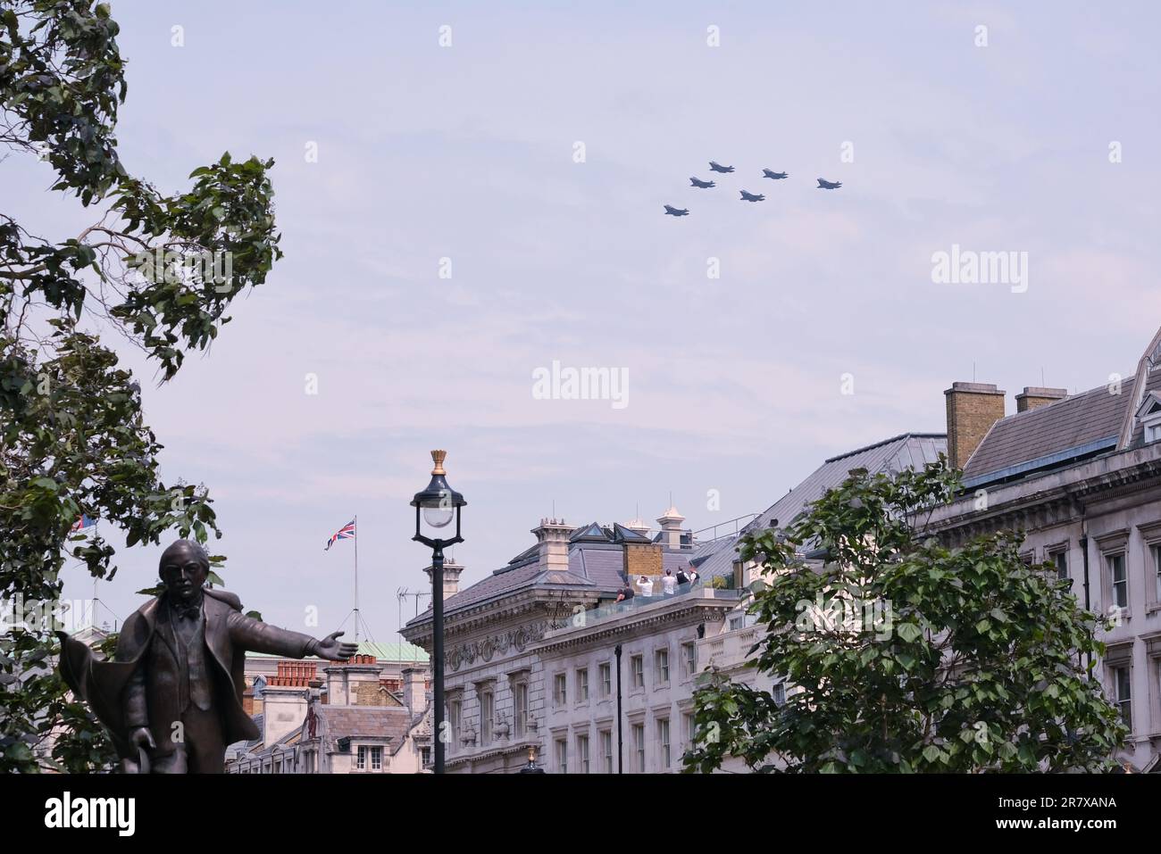 Trooping colour celebrations marking hi-res stock photography and ...