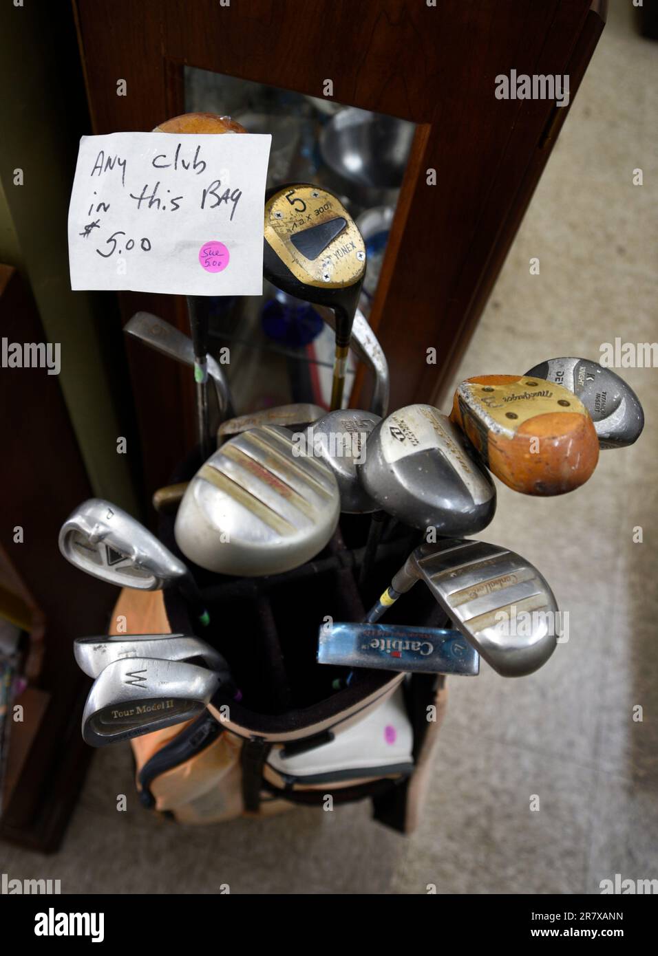American golf shop hi-res stock photography and images - Alamy