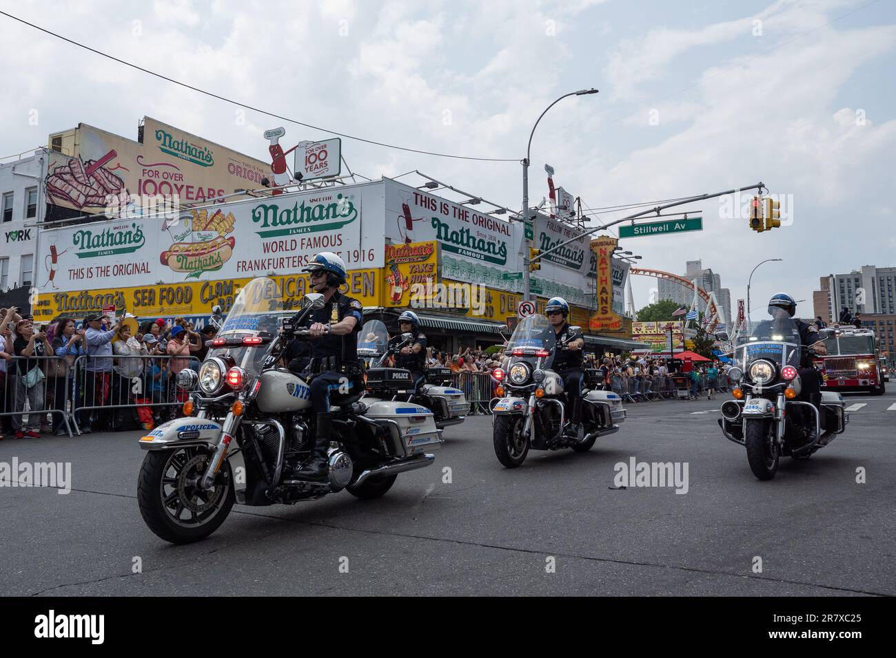 Nypd motorcade hi-res stock photography and images - Alamy