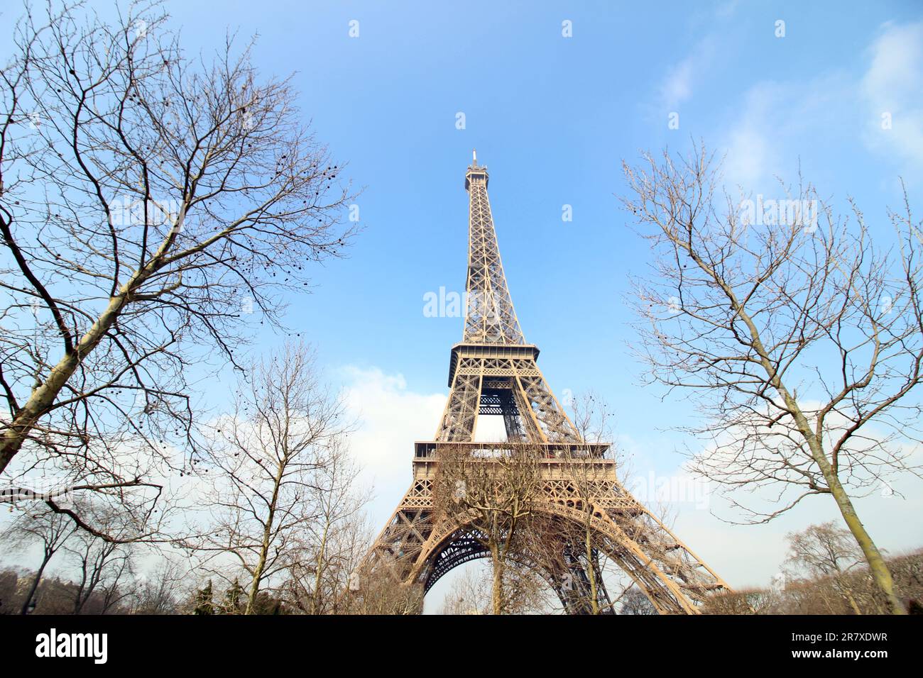 Eiffeltoweratday hi-res stock photography and images - Alamy