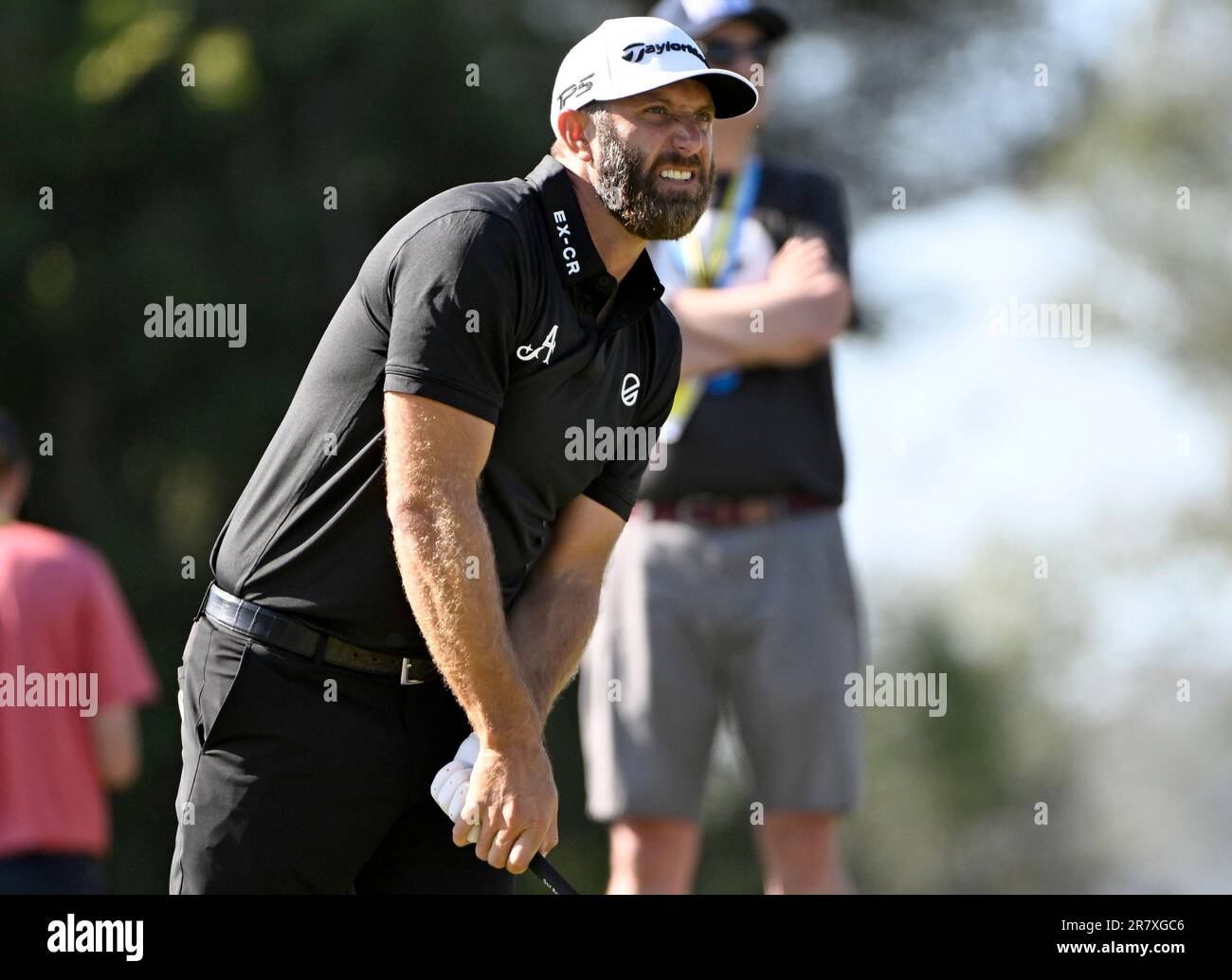 Los Angeles, United States. 17th June, 2023. Dustin Johnson watches his ...
