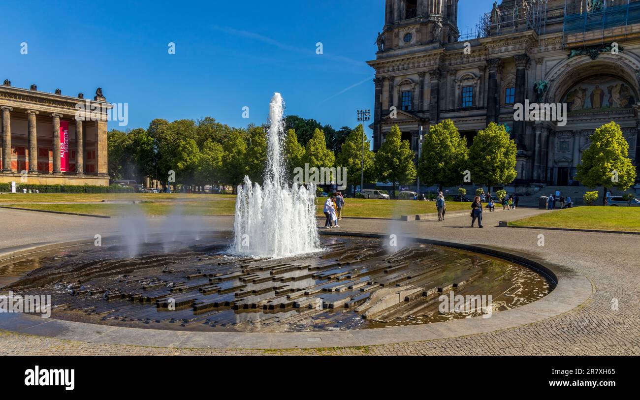 Beautiful fountain with a rainbow in front of Altes (Old) Museum on ...