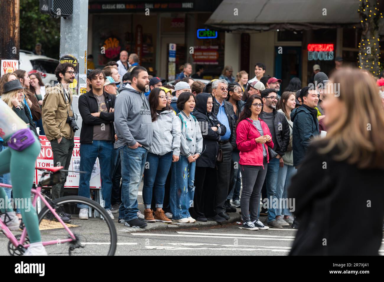 Seattle, USA. 17 Jun, 2023. People watching the iconic annual center of ...
