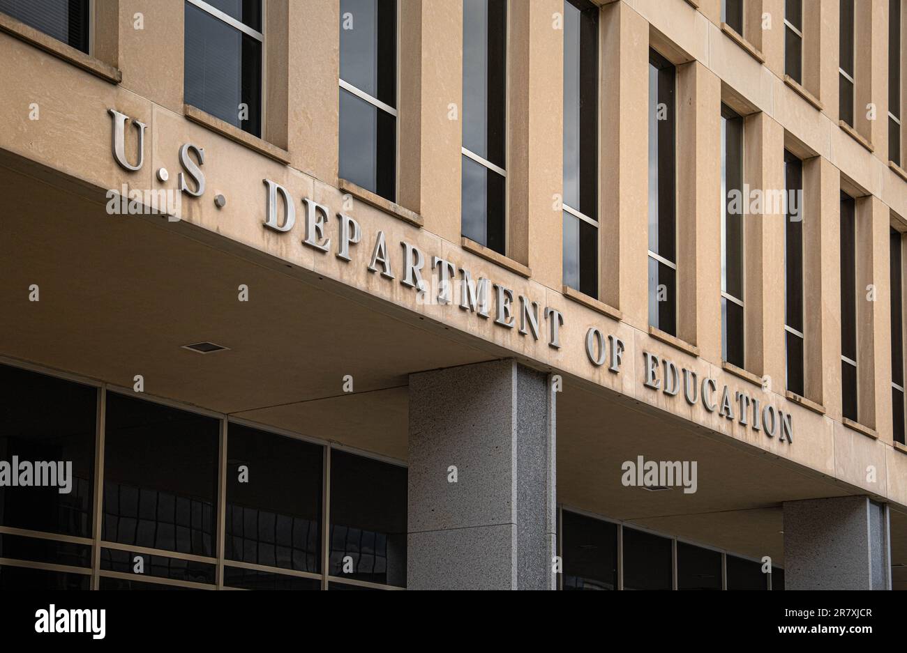 U s department of education building hi-res stock photography and ...