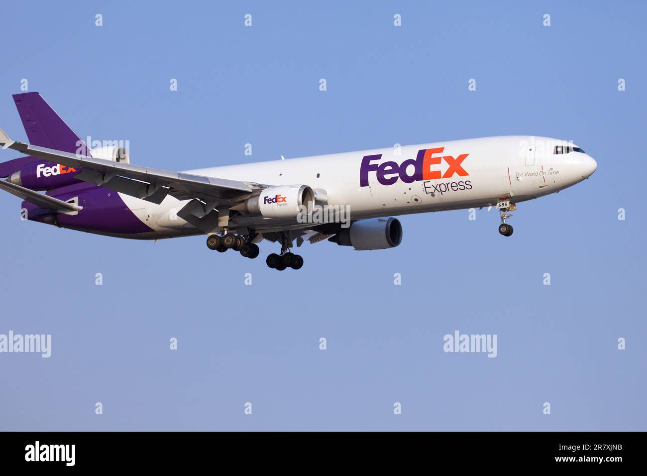 FedEx MD11 Freighter, N586FE, Landing at Pearson Airport, Toronto, on ...