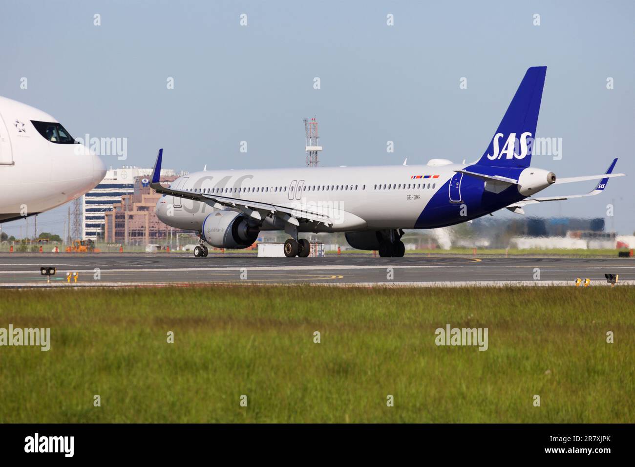 SAS Airlines Airbus 321 Neo, SE-DMR, Taxiing on Runway 06L Pearson ...