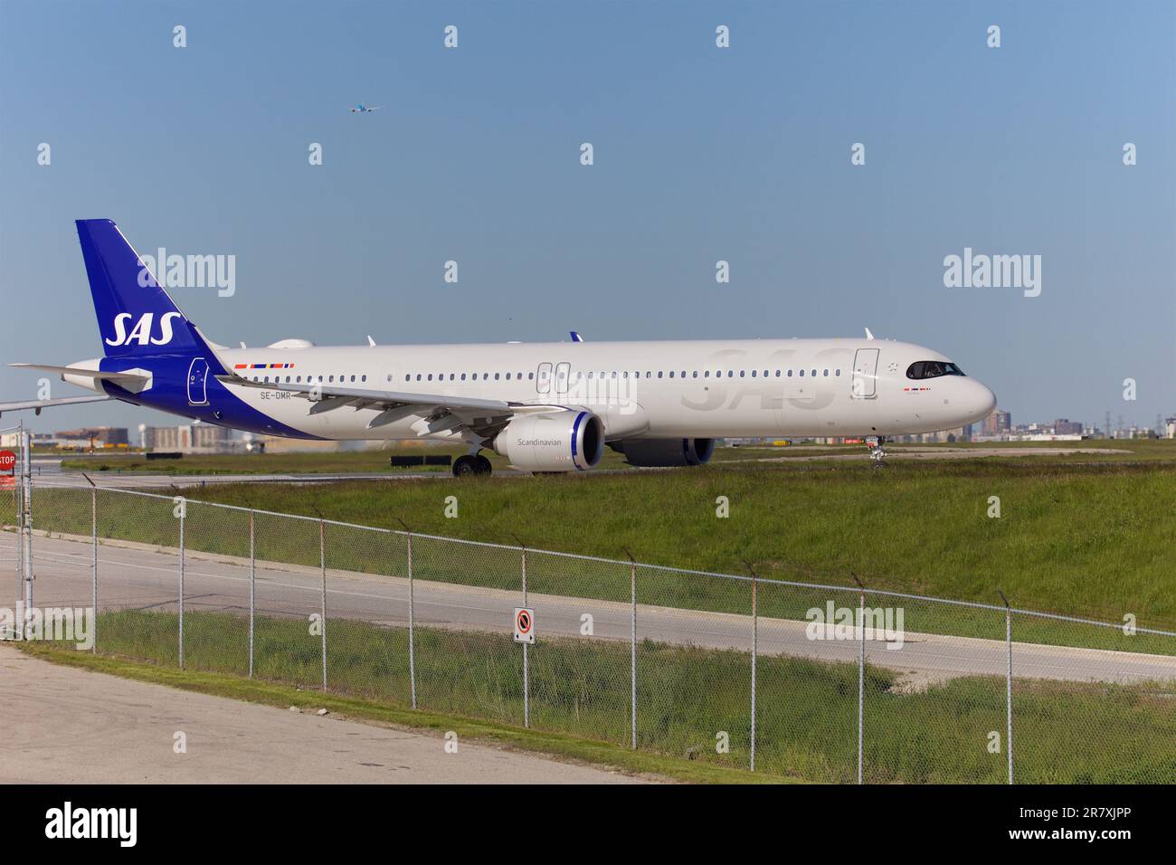 SAS Airlines Airbus 321 Neo, SE-DMR, Taxiing on Runway 06L Pearson ...