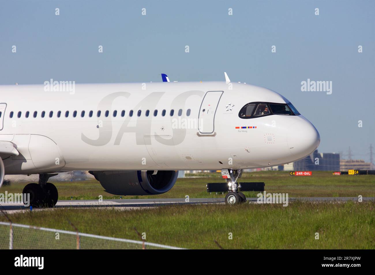 Sas airlines airbus 321 hi-res stock photography and images - Alamy