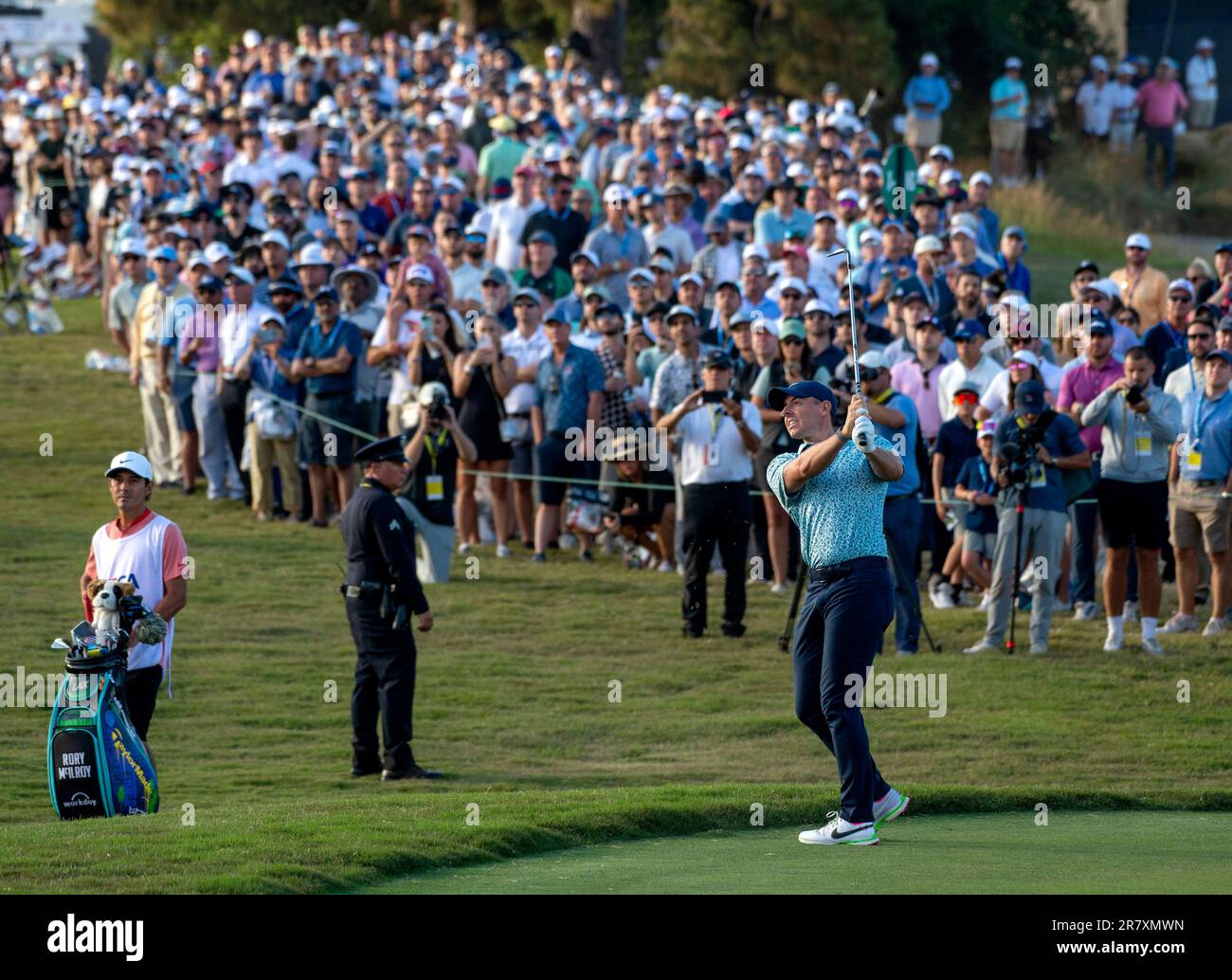Los Angeles, United States. 17th June, 2023. Rory McIlroy hits onto the ...