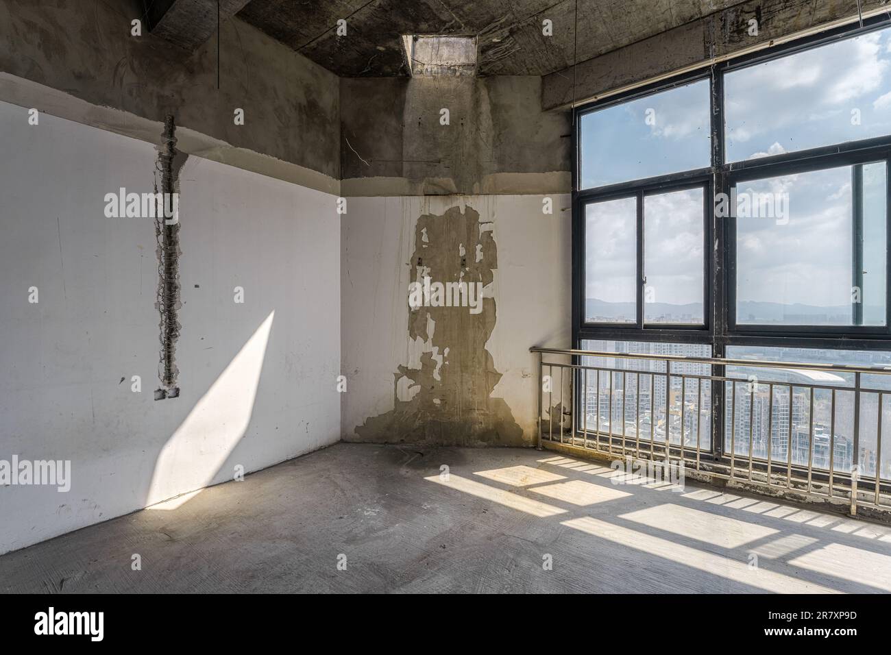 Sunny sunlight shining inside a newly constructed house Stock Photo - Alamy