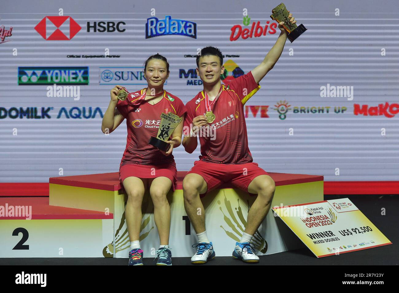 Jakarta, Indonesia. 18th June, 2023. Zheng Siwei (R)/Huang Yaqiong pose during the awarding ...