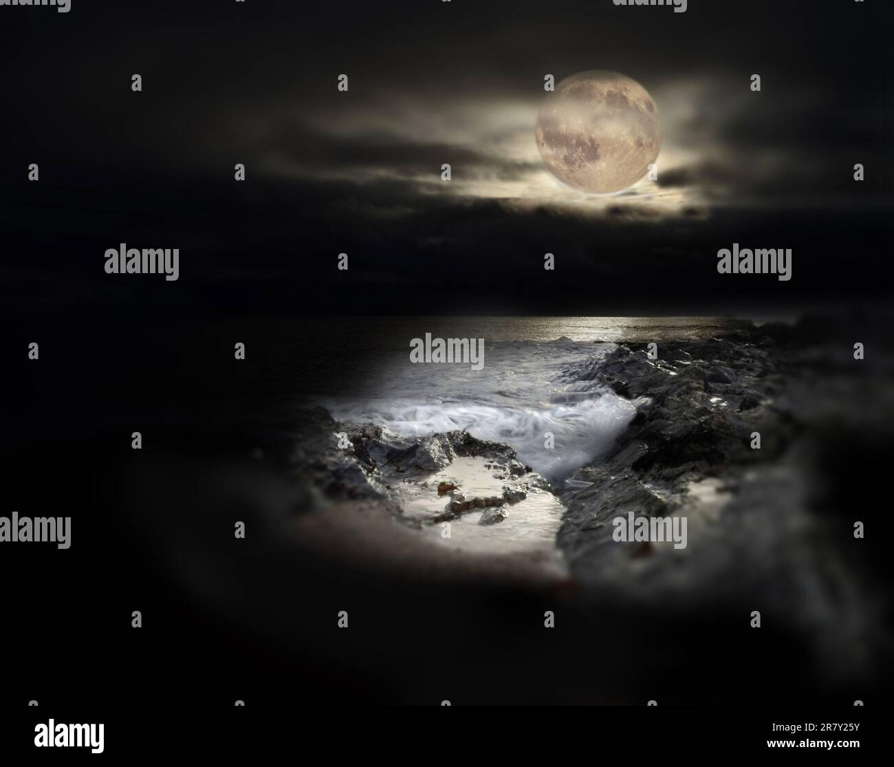 New moon on monday hi-res stock photography and images - Alamy