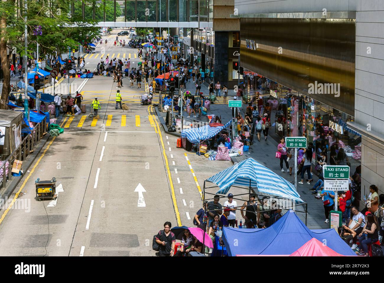 Philippina domestic workers relaxing on day off in Central, Hong Kong ...